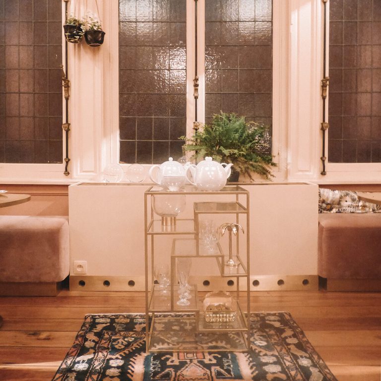 Decadent finger food and high tea in Antwerp - Along Came An Elephant